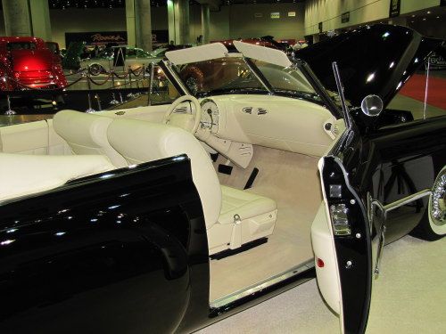 Exquisite interior of the black Cadillac | Torque News